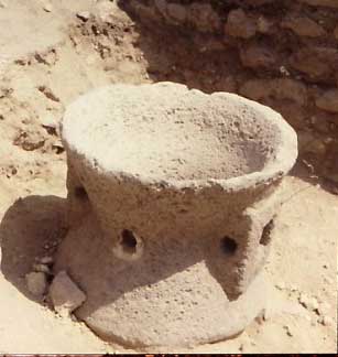 Hourglass shaped millstones